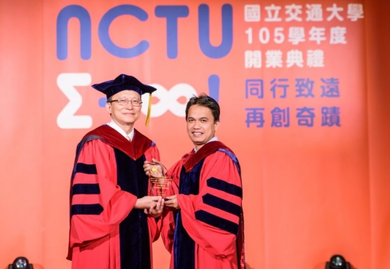 Dosen UNAIR Raih PhD dengan “Outstanding Contribution Award” dari NCTU ...