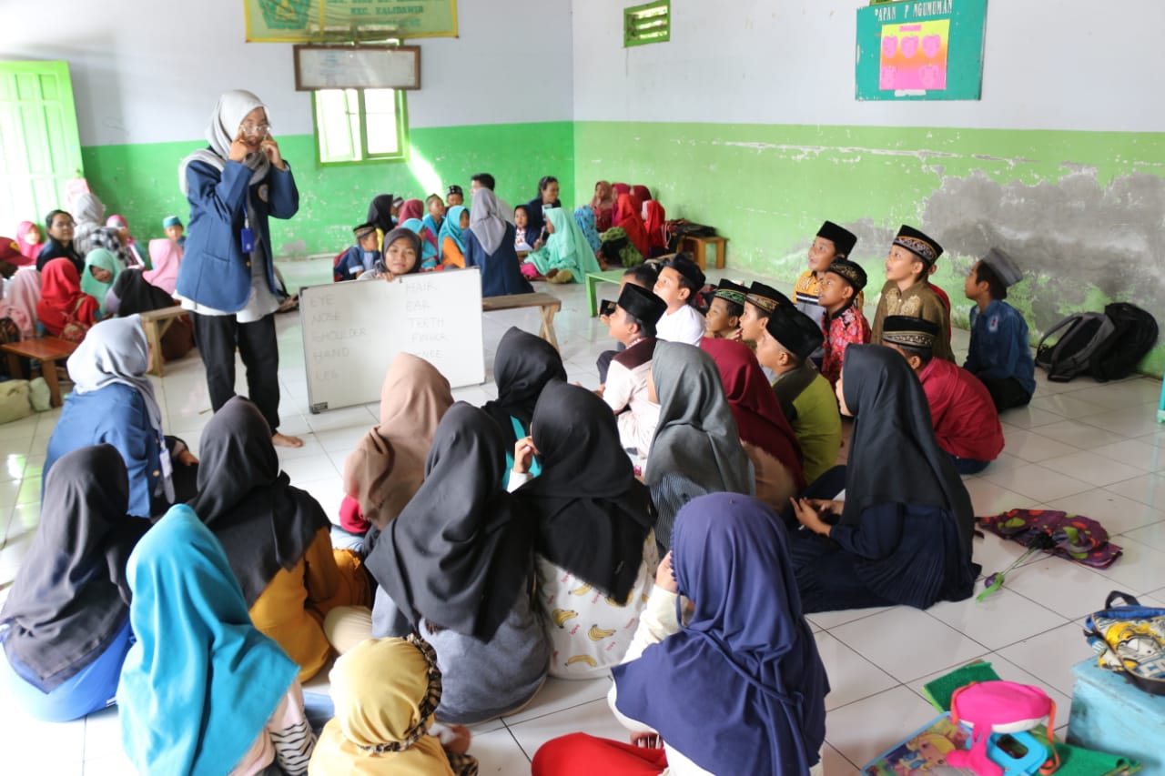 UNAIR students conduct Community Service Program in Tulungagung with ...