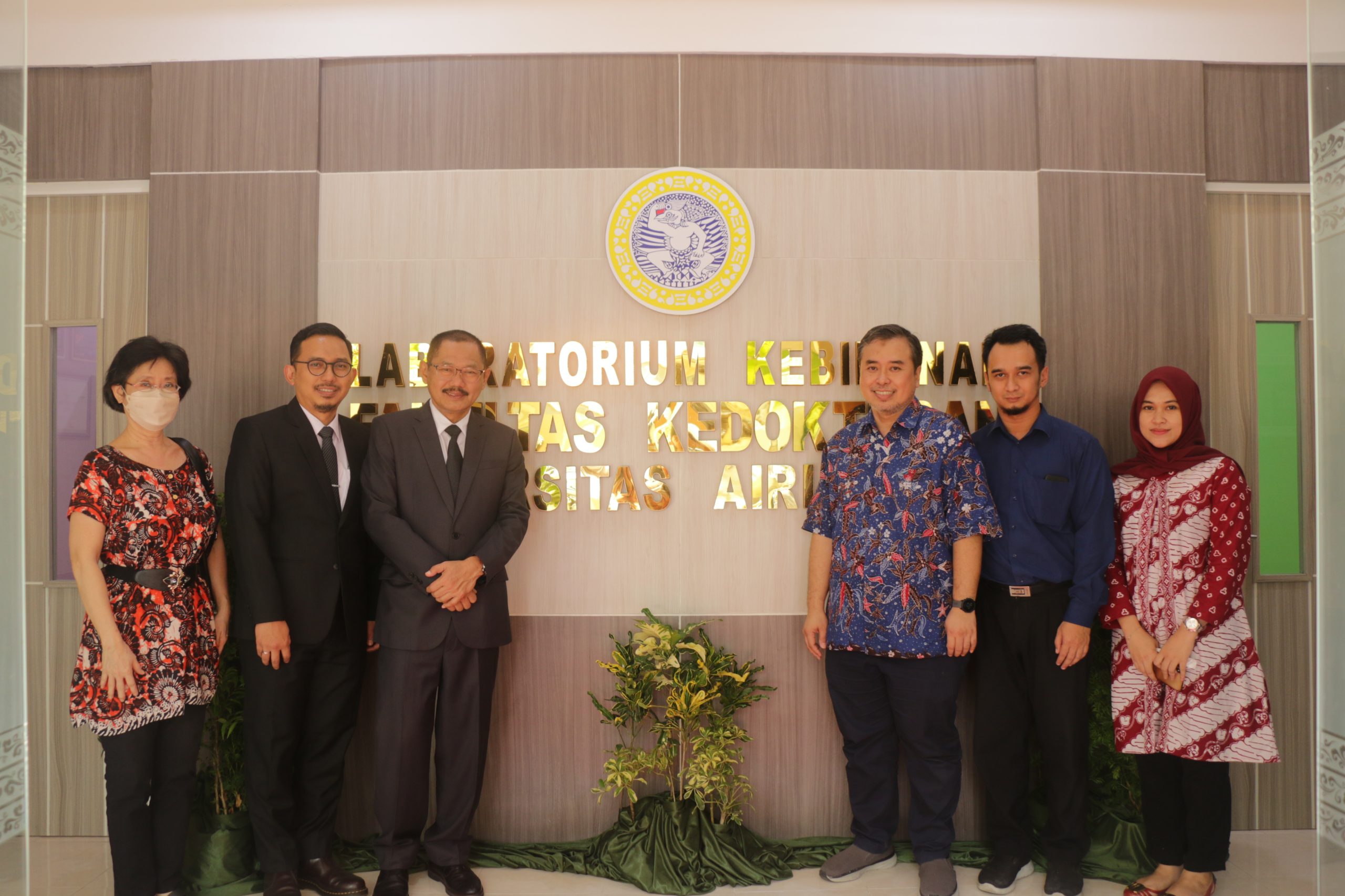 Dekan Resmikan Laboratorium Kebidanan - Universitas Airlangga Official ...