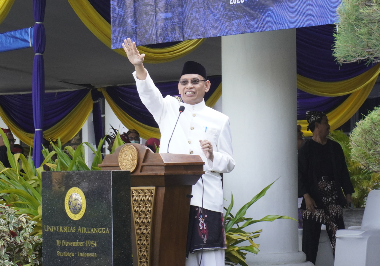 Beragam Suku Bangsa, Kepung Gedung Rektorat UNAIR - Universitas ...