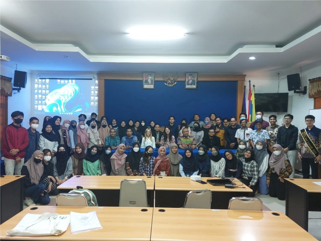 Lecture Series Prof. Ana Maria Acu - Universitas Airlangga Official Website