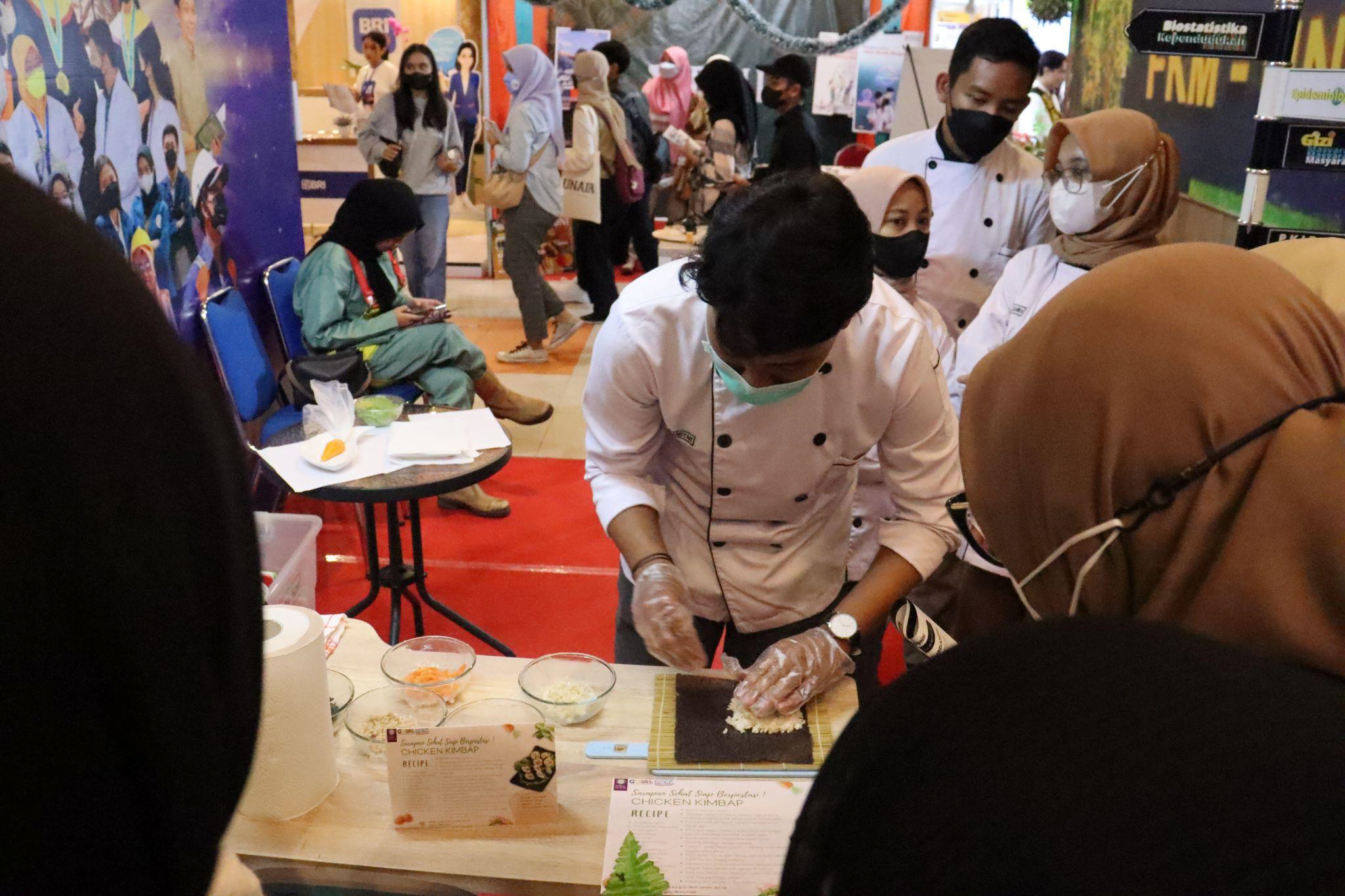 Airlangga Education Expo 2023: Mahasiswa Gizi Mempraktikan Cara ...