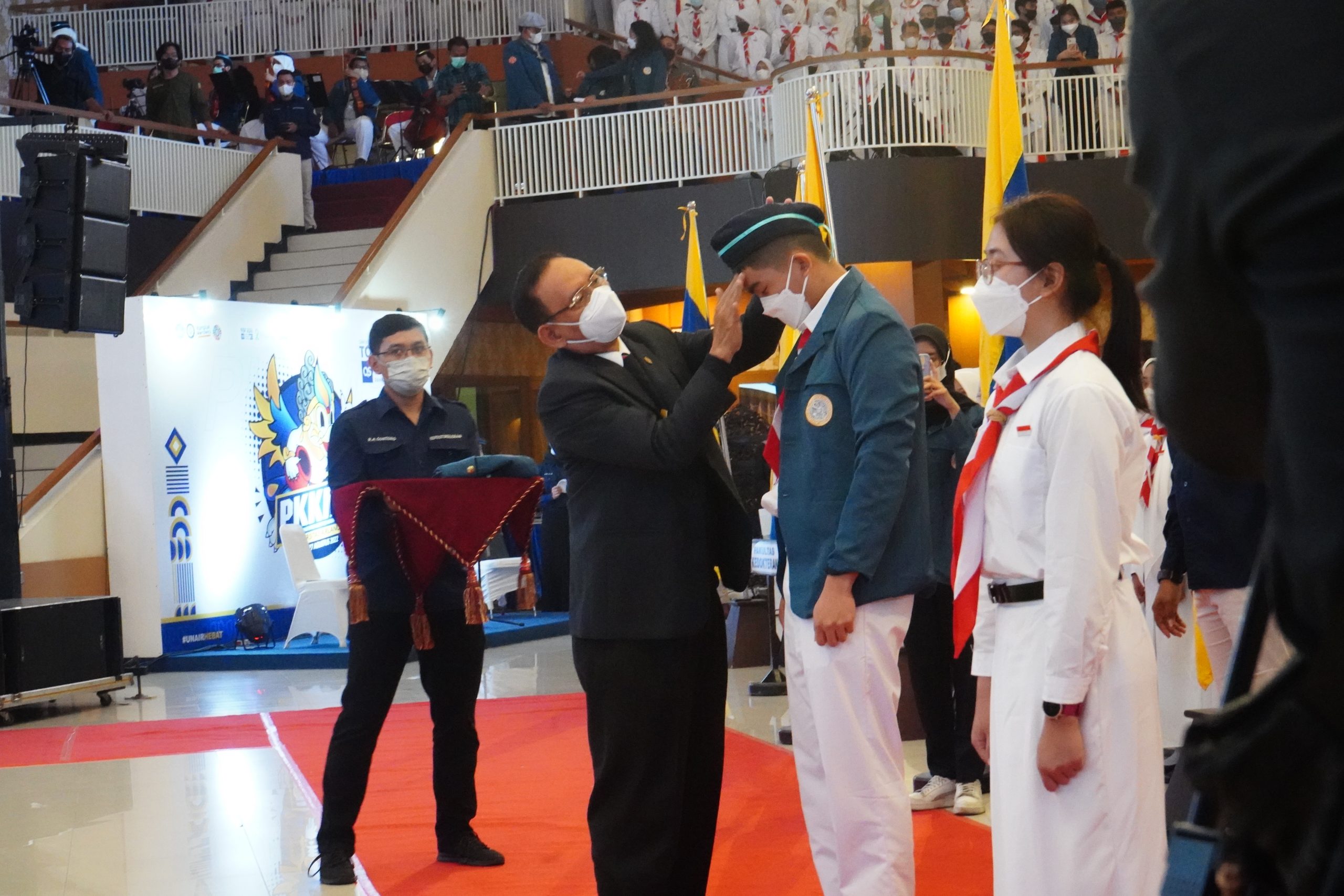Rektor Kukuhkan Mahasiswa SIKIA UNAIR di ACC Surabaya - Universitas ...