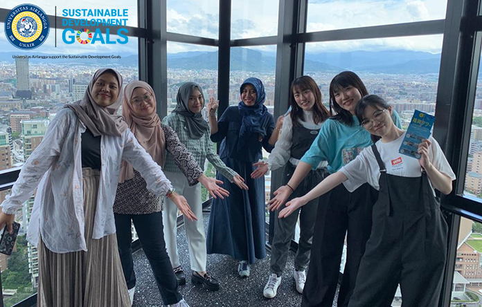 Kunjungan Perwakilan FKp Unair ke Fukuoka Tower, Icon di Fukuoka ...