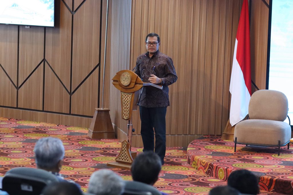 Dekan FIB UNAIR Tekankan Pentingnya Studi Provenance - Universitas ...