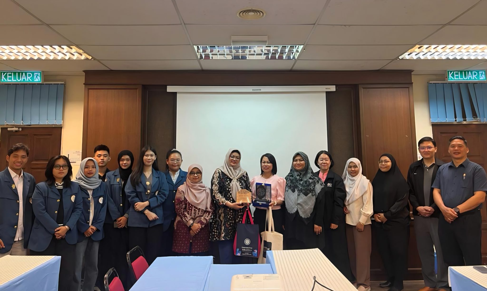 Terbang ke Negeri Jiran, Mahasiswa FPK UNAIR Jalani Student Outbound di ...