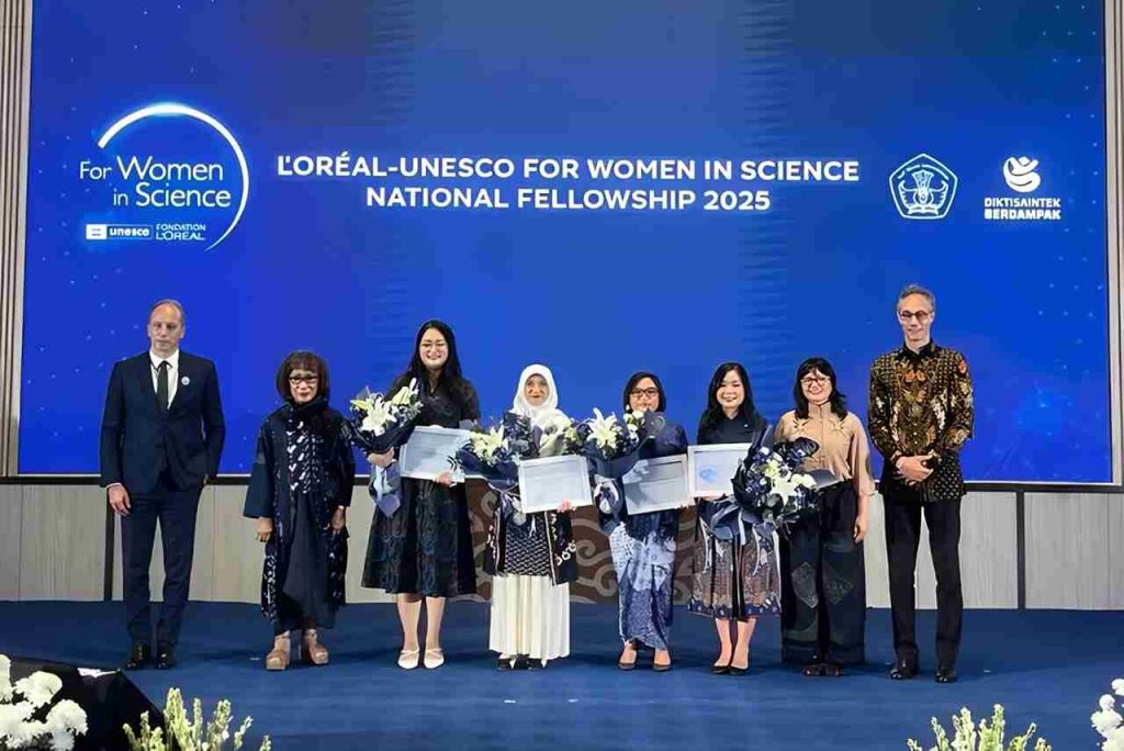 Alumnus UNAIR Kembangkan Model Seluler Osteoporosis, Raih Penghargaan L ...