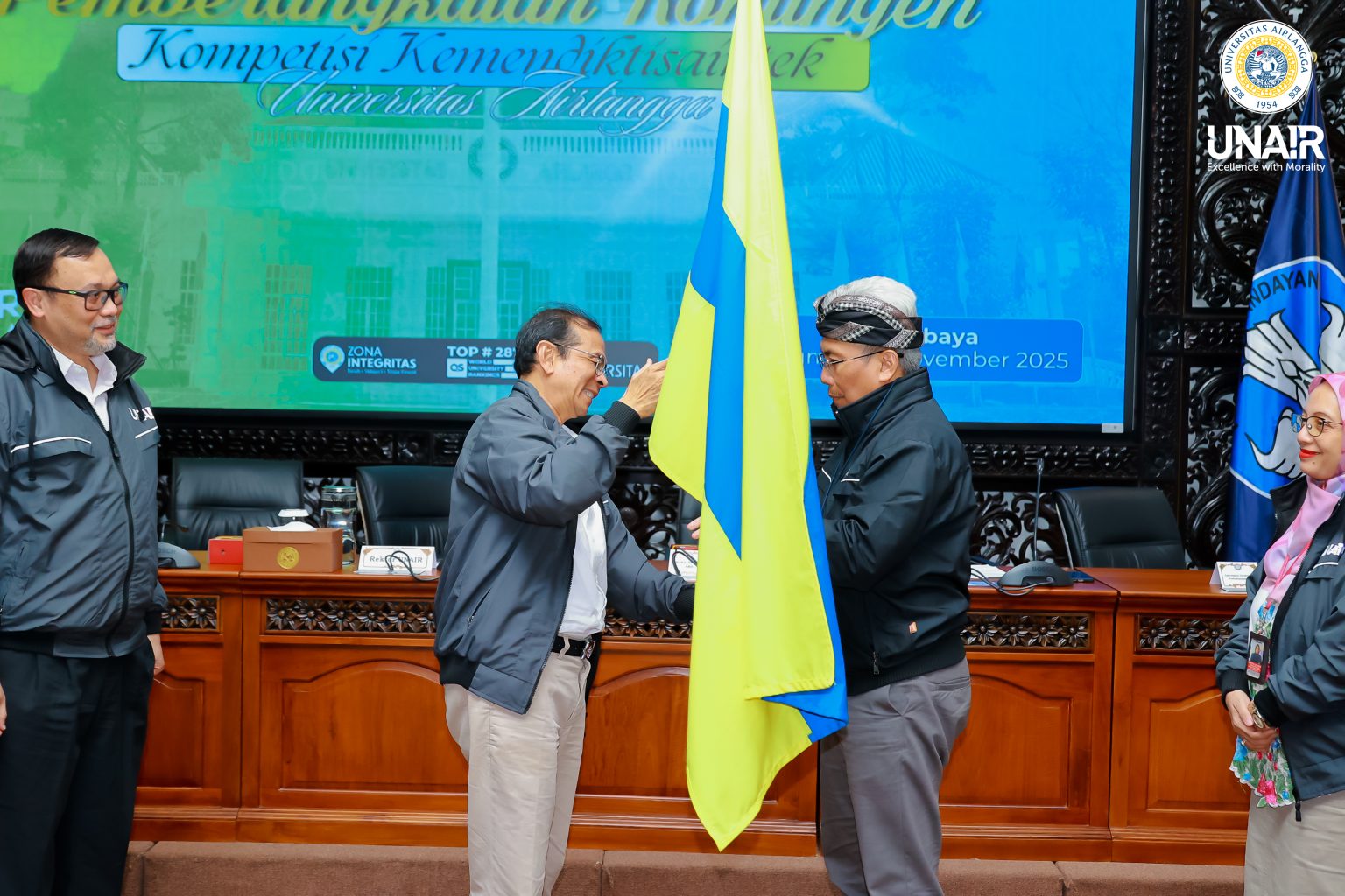 Foto : Pemberangkatan PIMNAS dan KMI Expo 2025 - Universitas Airlangga ...