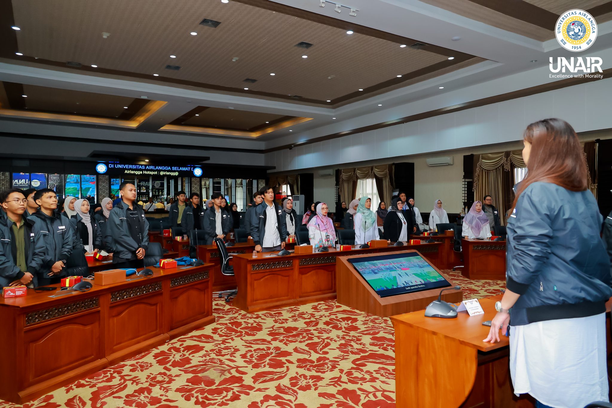 Foto : Pemberangkatan PIMNAS dan KMI Expo 2025 - Universitas Airlangga ...
