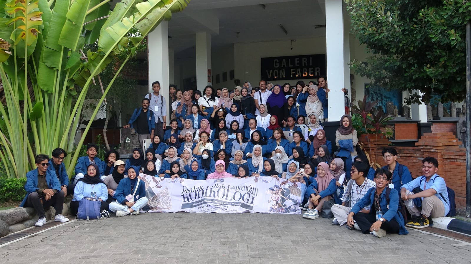 Prodi Bahasa dan Sastra Indonesia UNAIR Gelar PKL Semiotika ...
