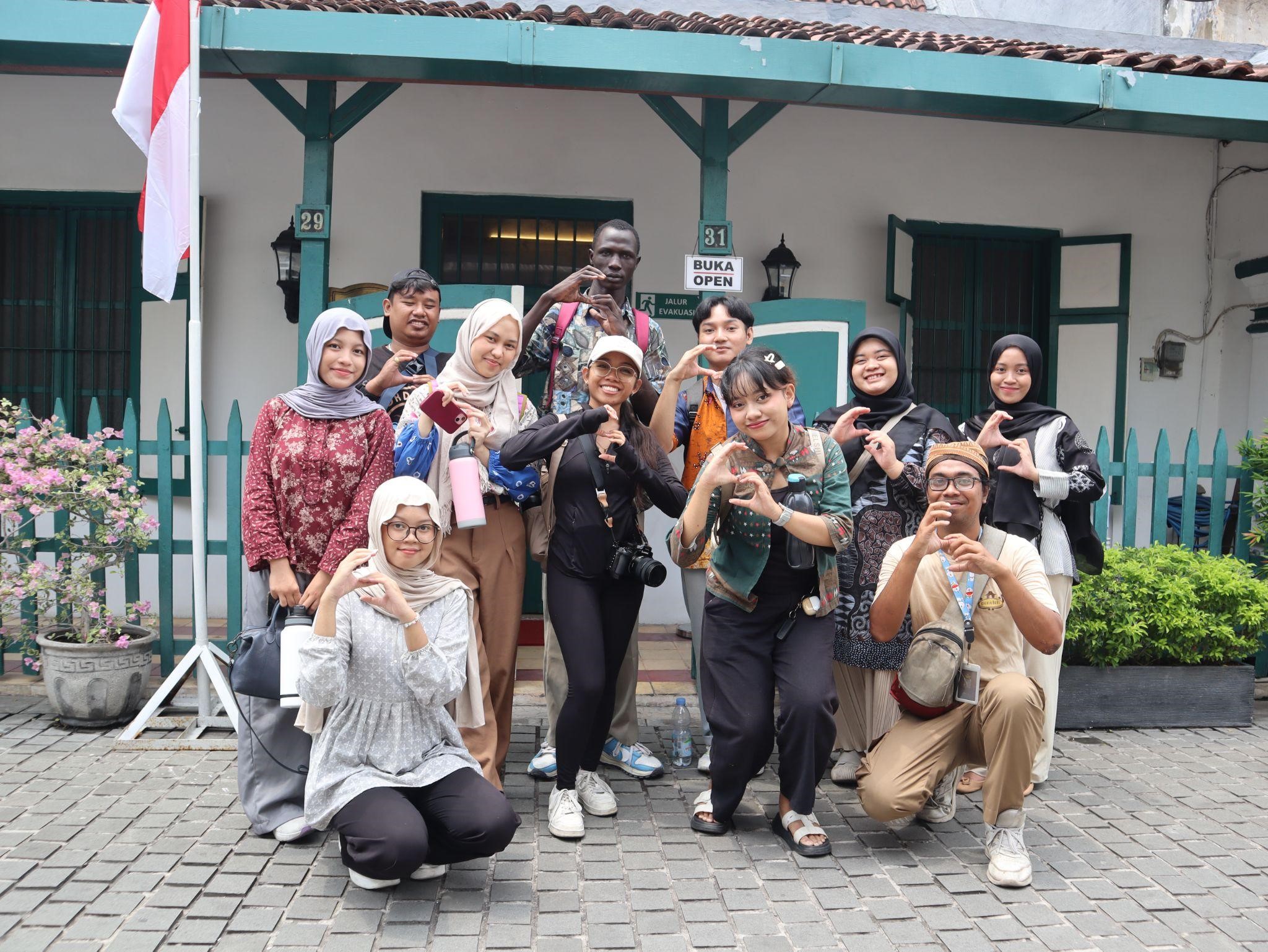 BEM FIB UNAIR Site-Visit bersama Mahasiswa Internasional - Universitas ...